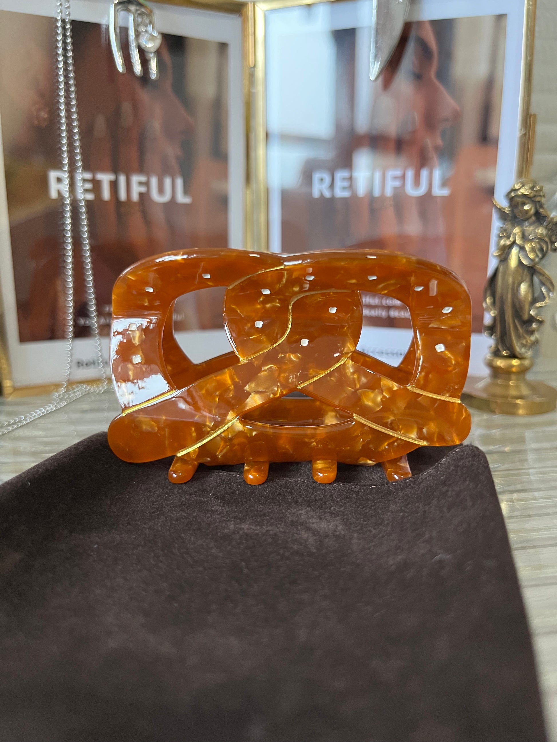 Big Pretzel Hair Claw – Retiful